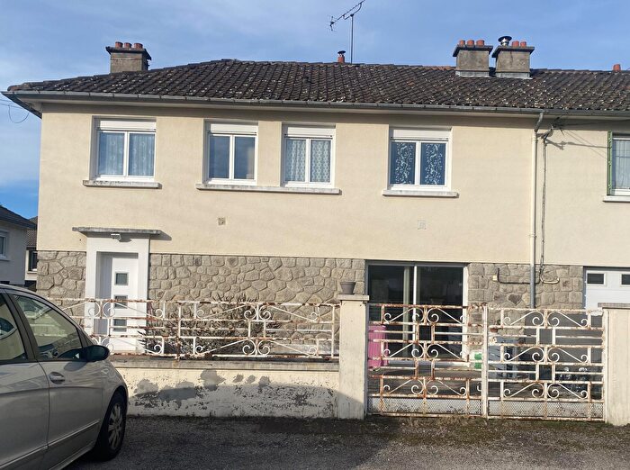 Maison à vendre - Riom-ès-Montagnes - 5 pièces - 4 chambres