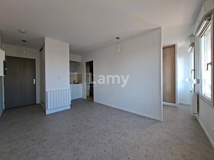 Appartement à louer - Maison Blanche-Wilson, Reims - 1 pièce