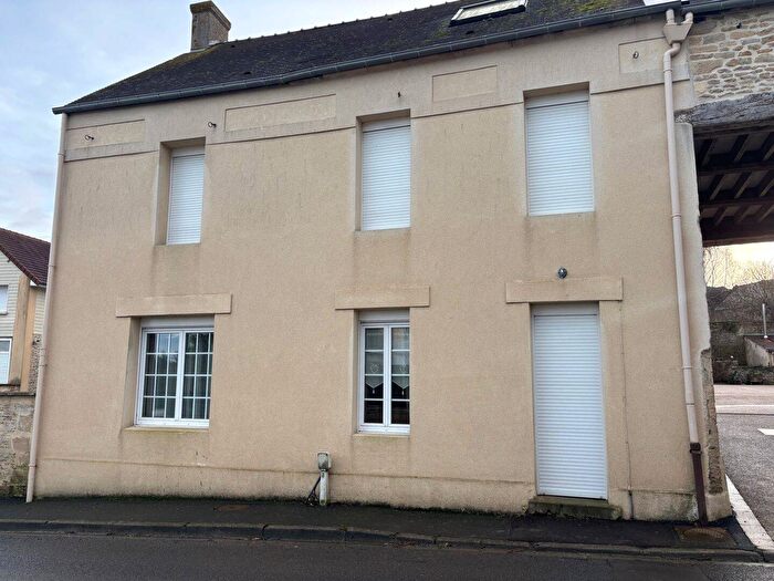 Saint-Côme-de-Fresné : Maison 4 pièces à louer