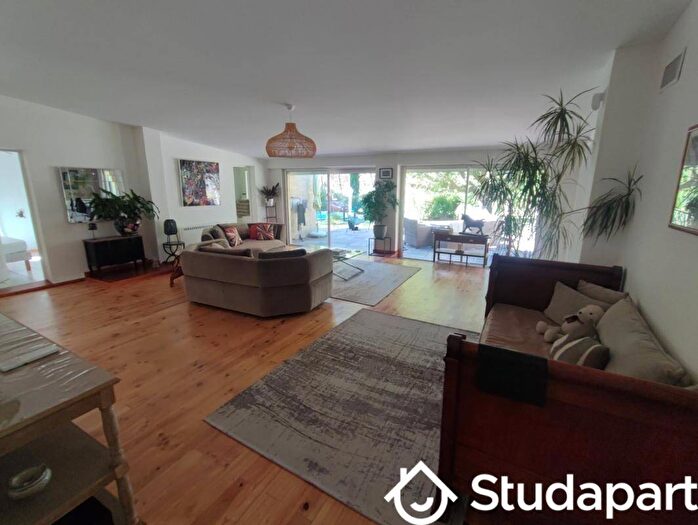 Appartement à louer - Zone de Campagne, Lambesc - 1 pièce - 2 chambres