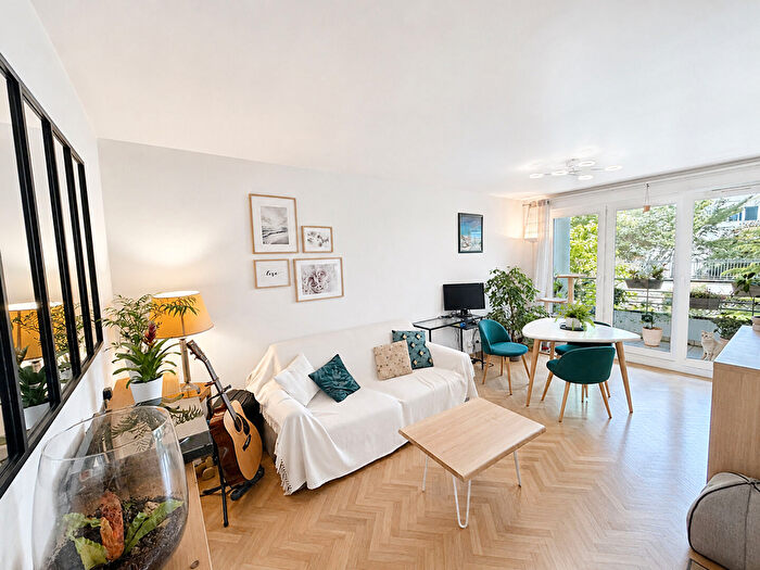 Appartement 2 pièces à Antony, Croix de Berny, à vendre