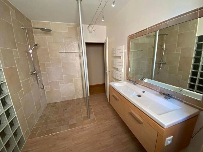 Appartement à louer - Laragne-Montéglin - 4 pièces - 3 chambres