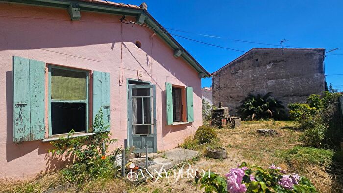 Saint-Cyprien, Village, Zone d'Activité : Maison 3 pièces à vendre