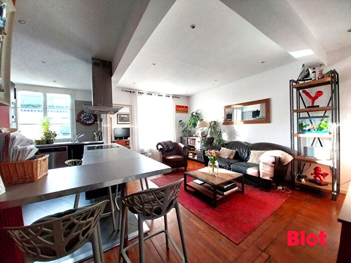 Appartement à vendre - Quartiers Ouest, Bourg lEvesque - 3 pièces - 2 chambres