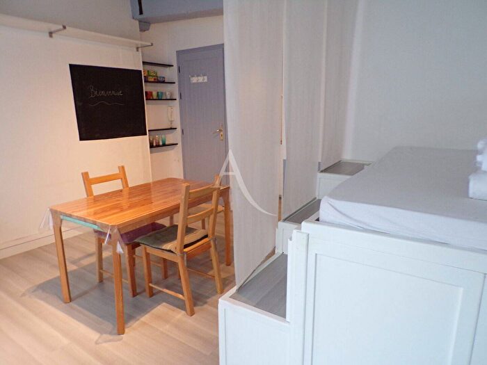 Centre Ville-Cathédrale-Marché-Grande Île-Clos Godet, Meaux : Appartement 1 pièce à louer