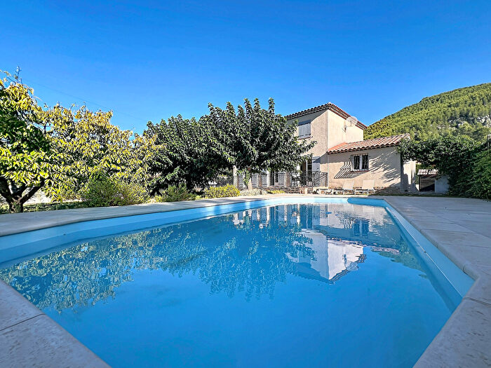 Cuges-les-Pins : Maison 6 pièces à vendre