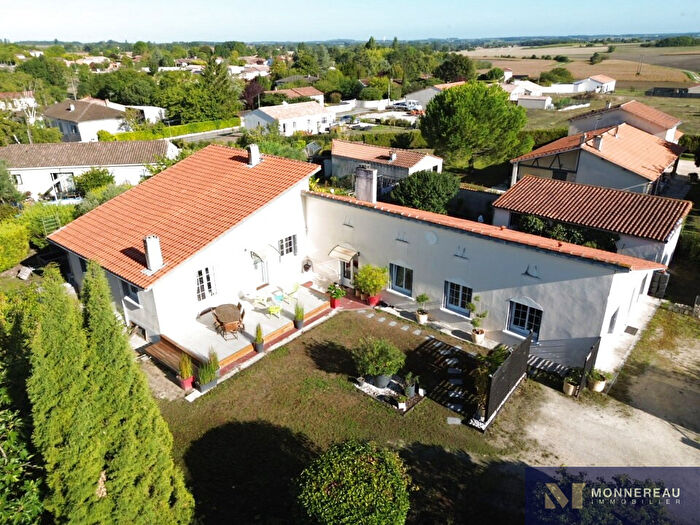 Maison à vendre - Barbezieux-Saint-Hilaire - 8 pièces - 6 chambres