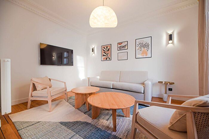 Appartement à louer - Centre Ville, Reims - 4 pièces - 3 chambres