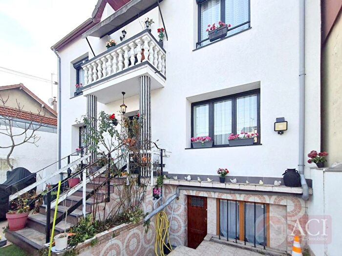 Maison à vendre - Saint-Denis, Romain Rolland - 9 pièces - 6 chambres