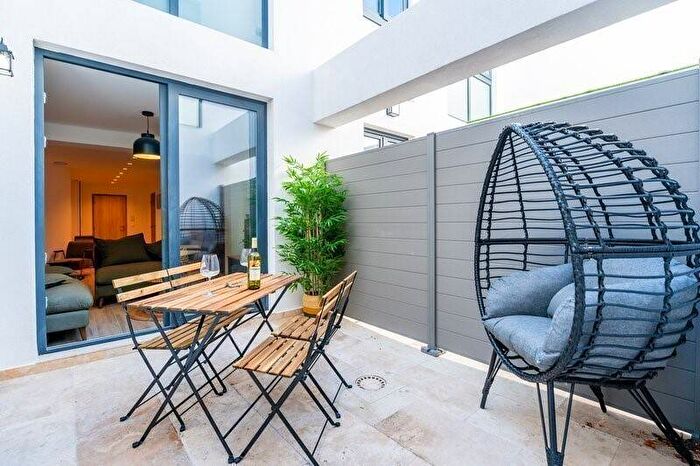 Appartement à louer - Marseille ème - 3 pièces - 2 chambres