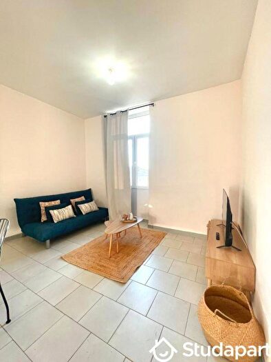 Appartement à louer - Arènes, Nîmes - 1 pièce - 2 chambres