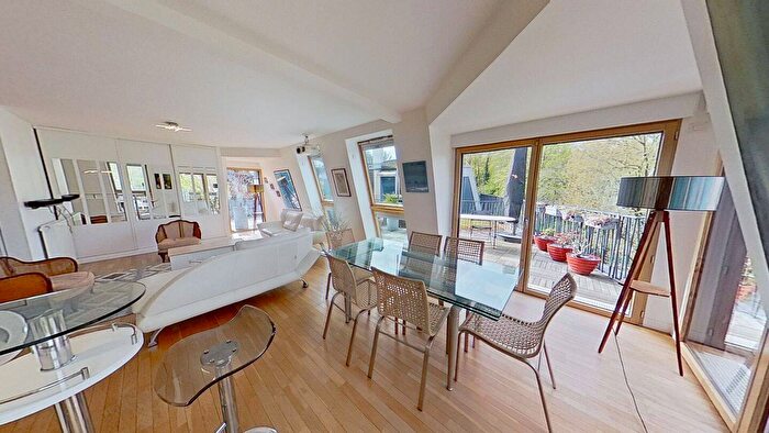 Appartement à louer - Pavé des Gardes, Chaville - 4 pièces - 3 chambres