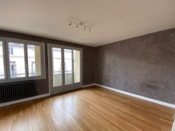 Appartement à louer - Ussel - 3 pièces - 2 chambres