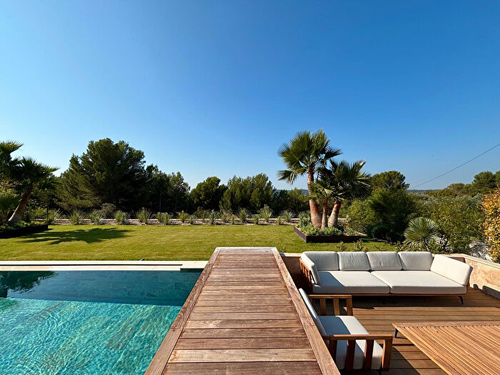 Maison à vendre - Saint-Chamas - 9 pièces - 4 chambres