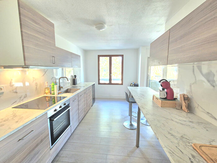 Appartement à vendre - Hyères, Centre-ville - 3 pièces - 2 chambres