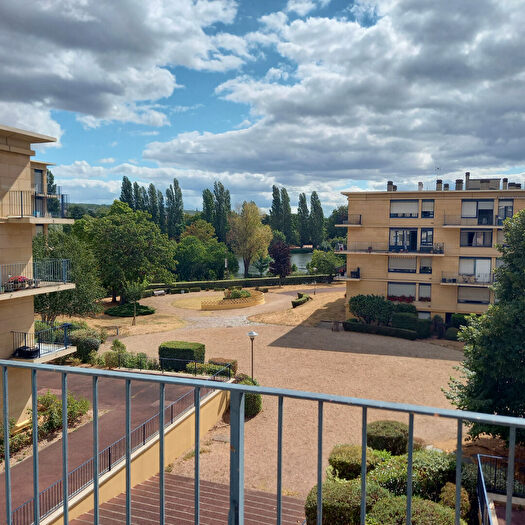 Mantes-la-Jolie, Centre-ville : Appartement 4 pièces à louer
