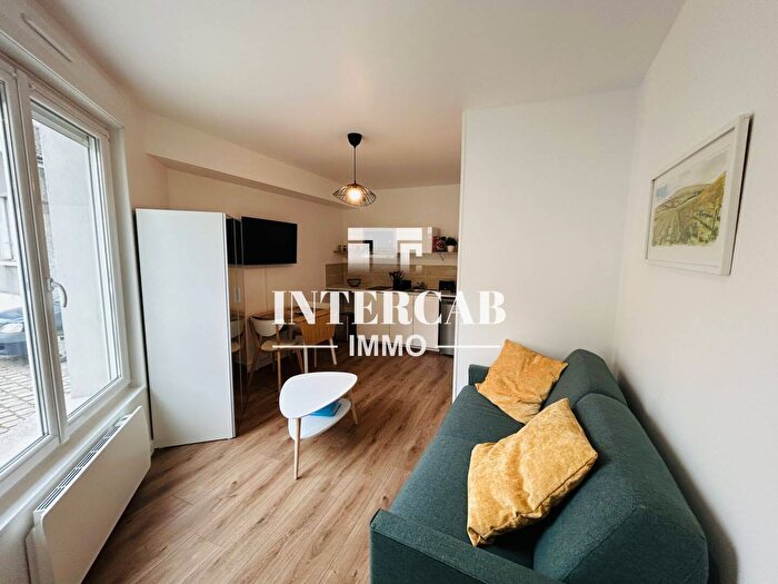 Appartement à louer - Barbâtre-Saint Remy-Verrerie, Reims - 1 pièce