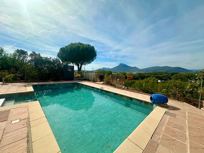 La Crau, Les Sauvans, La Gensolenne, La Monache, La Bastidette : Maison 5 pièces à vendre