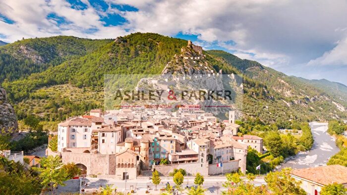 Appartement à vendre - Entrevaux - 5 pièces - 3 chambres