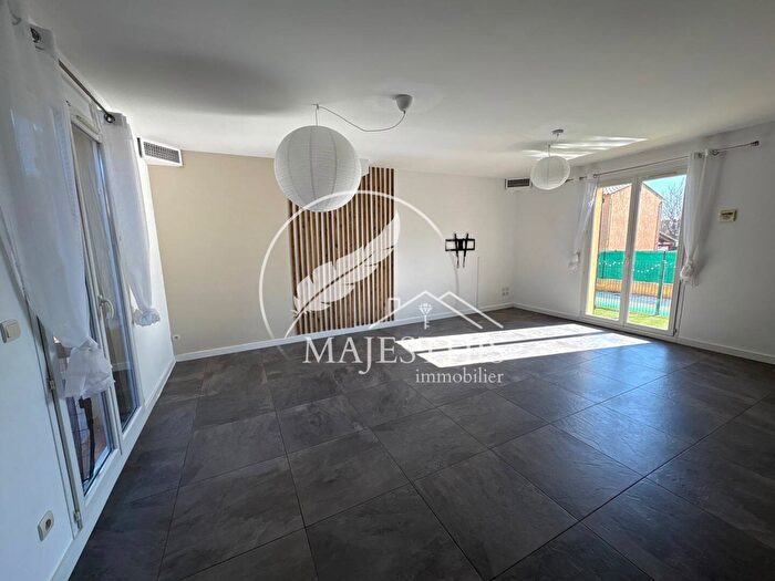 Maison à louer - Puget-Ville - 4 pièces - 3 chambres