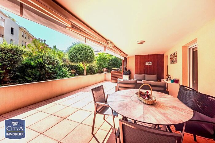 Appartement à vendre - Saint-Raphaël, Centre-ville - 3 pièces - 2 chambres