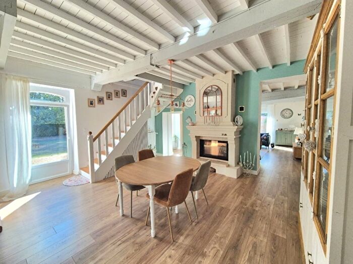 Seiches-sur-le-Loir - Maison 8 pièces à vendre