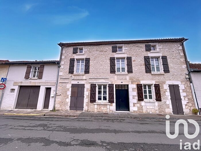 Maison à vendre - La Rochefoucauld - 5 pièces - 3 chambres