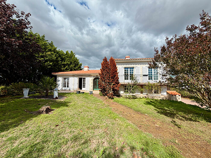 Challans, Route de Cholet, Route de la Roche-sur-Yon - Maison 5 pièces à vendre