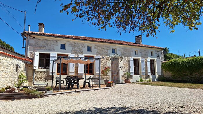 Maison à vendre - Massac - 6 pièces - 4 chambres