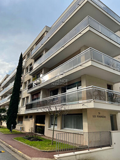 Appartement à louer - Saint-Germain-en-Laye, Hennemont - 5 pièces - 3 chambres