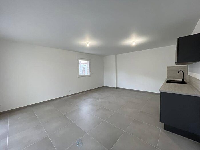 Appartement à louer - Alzo Di Leva, Ajaccio - 3 pièces - 2 chambres