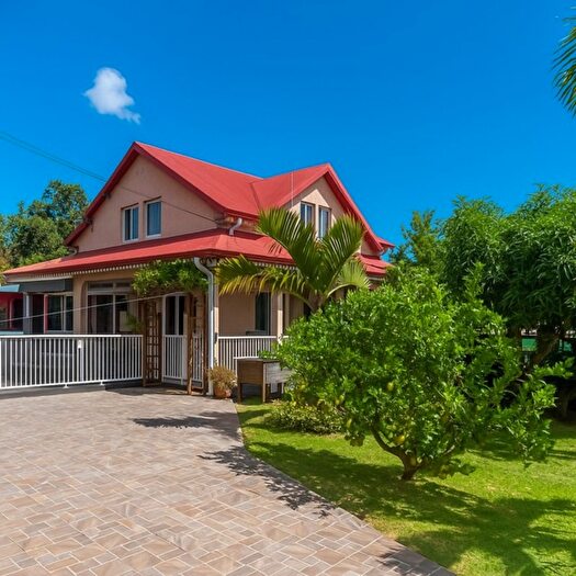 Maison à vendre - Le Tampon, Onzième, Douzième - 8 pièces - 6 chambres