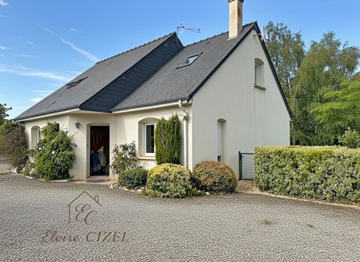 Maison 5 pièces à Saint-Antoine-du-Rocher, à vendre