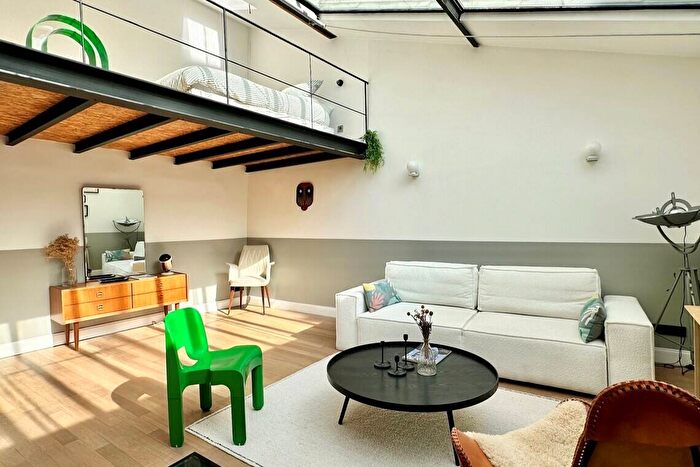 Appartement à louer - Clichy-Trinité, Paris ème arrondissement - 1 pièce