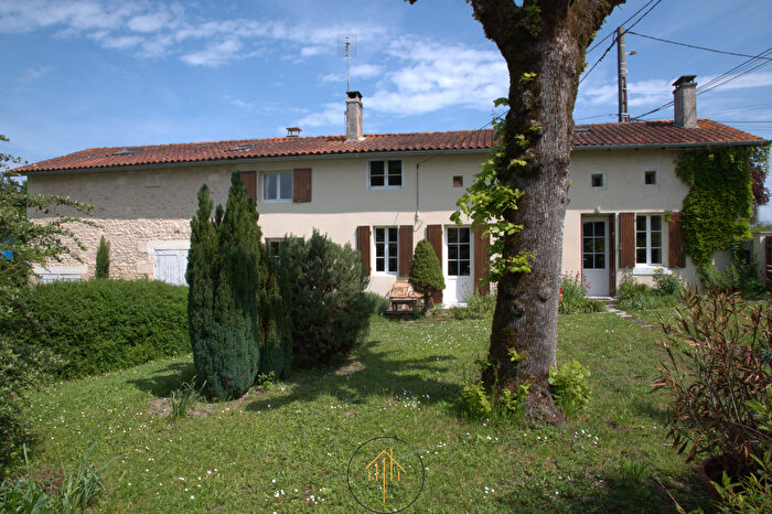 Maison 5 pièces à vendre à Yviers