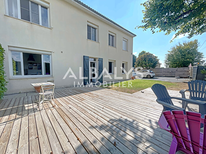 Maison à vendre - Génissac - 8 pièces - 5 chambres