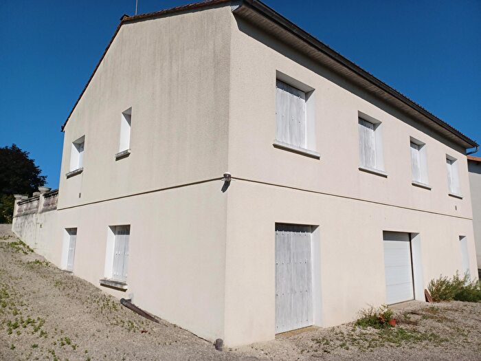 Aigre - Maison 5 pièces à vendre
