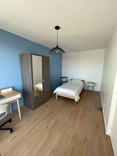 Appartement à louer - Clairieres-Chateaux-Zone Agricole, Cergy - 6 pièces - 5 chambres