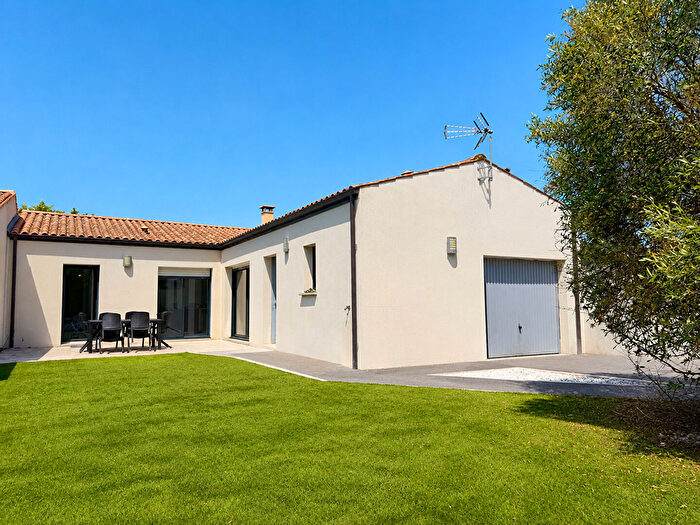 Salles-sur-Mer : Maison 4 pièces à vendre