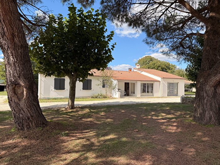 Maison 8 pièces à vendre à Cravans