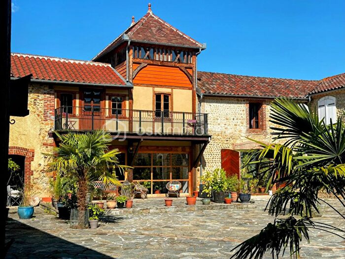 Maison 10 pièces à Villecomtal-sur-Arros, à vendre