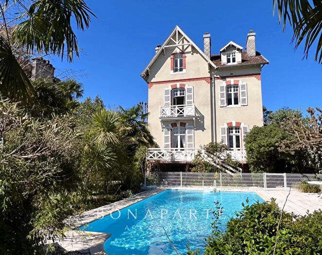 Maison à vendre - Pau, XIV Juillet - 9 pièces - 4 chambres