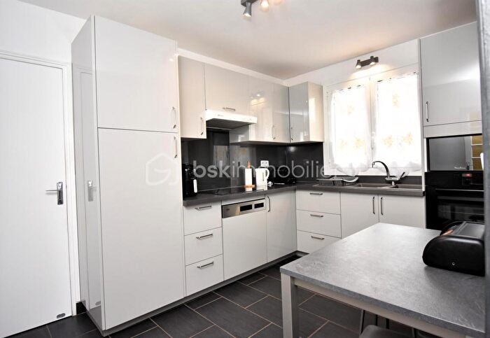 Maison à vendre - Ormesson-sur-Marne - 6 pièces - 4 chambres