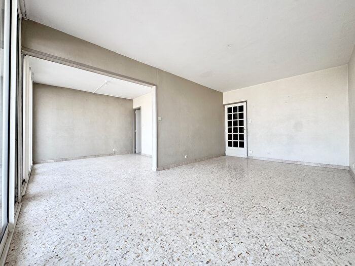 Appartement à louer - Nîmes, Poètes - 5 pièces - 3 chambres