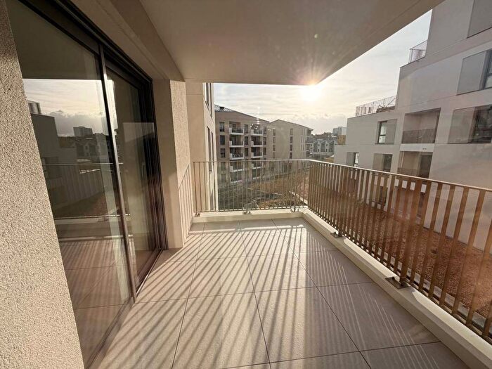 Appartement à louer - Le Centre-Centre Ville, Roanne - 4 pièces - 3 chambres