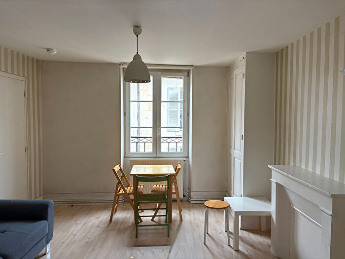 Appartement à louer - Nevers, Centre-ville - 2 pièces - 1 chambre