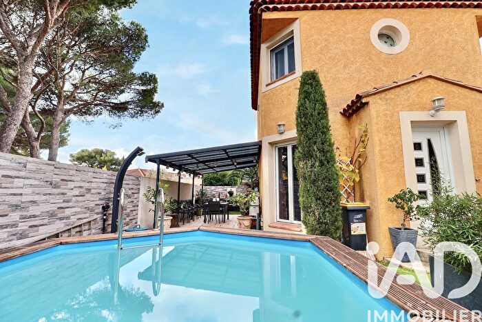 Maison à vendre - Saint-Mitre-les-Remparts - 5 pièces - 4 chambres