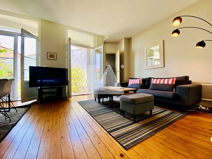 Appartement à louer - Bordeaux - 3 pièces - 2 chambres