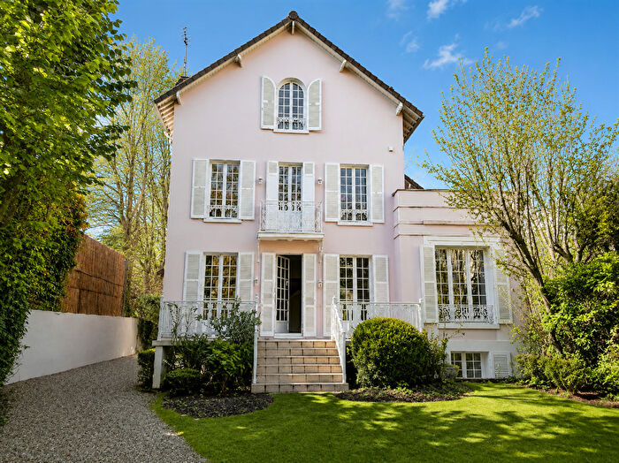 Vaucresson - Maison 9 pièces à louer