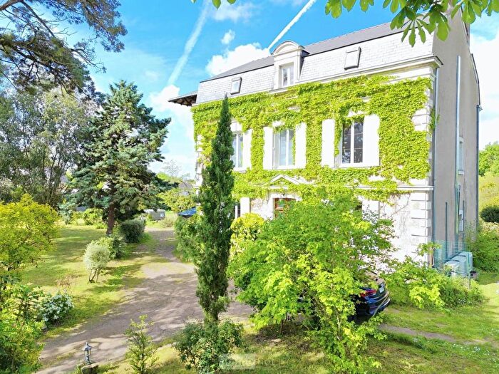Maison à vendre - Saint-Georges-sur-Loire - 10 pièces - 7 chambres